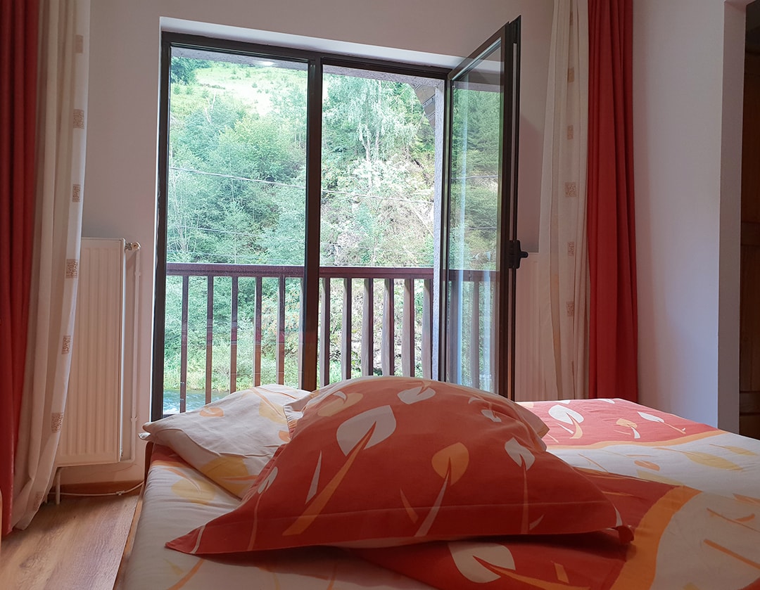 Cameră dublă matrimonială | Cabana Miraj - Cazare în comuna Rucăr, sat ...