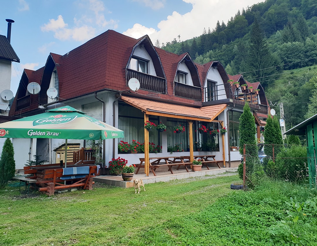 Cabana Miraj - Cazare în comuna Rucăr, sat Sătic, județul Argeș